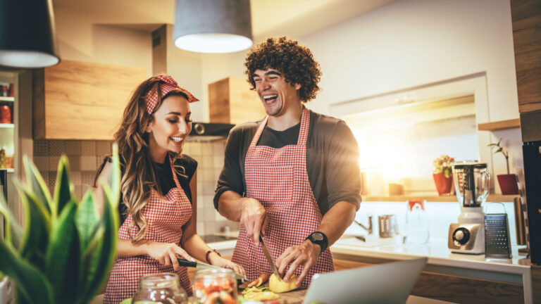 25 Things to Always Avoid Doing in Somebody Else’s Home